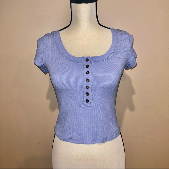 Lulus | Tops | Lulus Light Blue Round Neckline Short Sleeve Crop Top ...